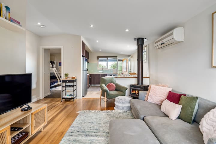 Rosebud Township Entertainer - Dromana