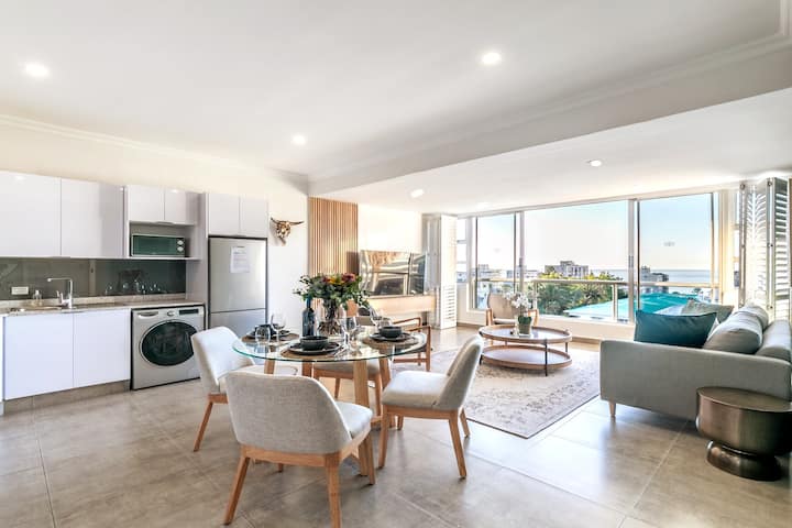 Chic Ocean Facing Penthouse Full Power Backup - Camps Bay