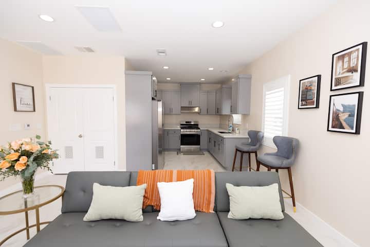 Disneyland & Convention Getaway Home - Garden Grove, CA