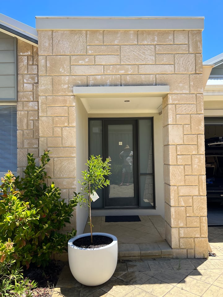 Spacious Scarborough 3 Bedrooms Plus Office - Perth