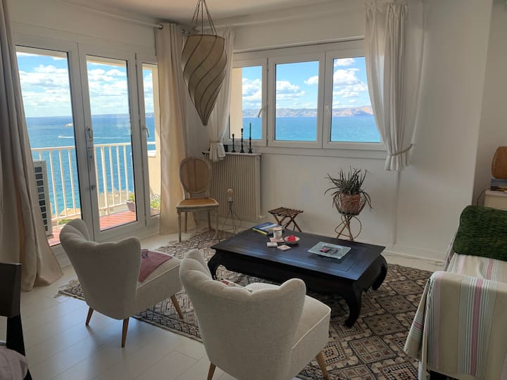 Un Phare Sur La Méditerranée ! - Marseille