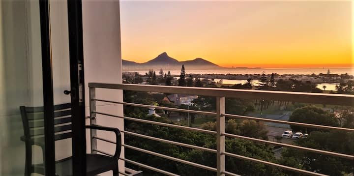 603 - Stylish With Amazing Sea & Mountain Views - Cape Town