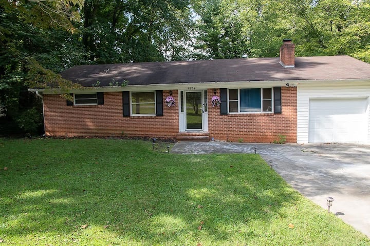 Energetic Small City Home! - Winston-Salem, NC