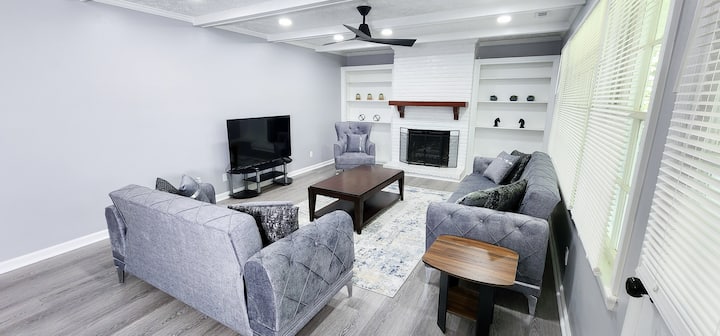 Posh 4-bedroom And 3 Bath House - Decatur, GA