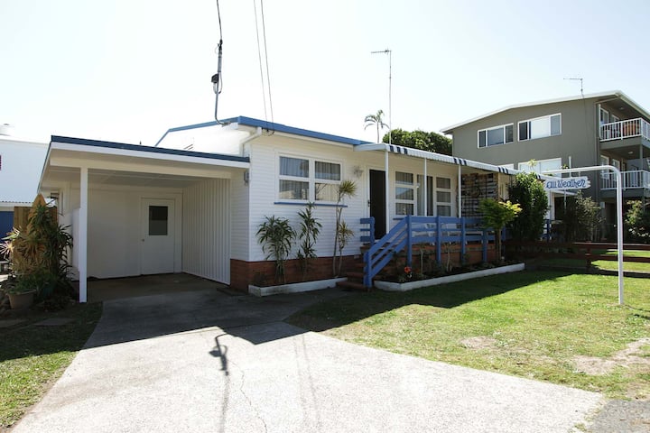 All Weathers Beach Cottage - Coolangatta