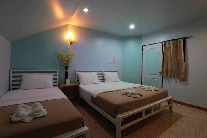 Affordable Air Con Room, Shared Bathroom - Ko Tao