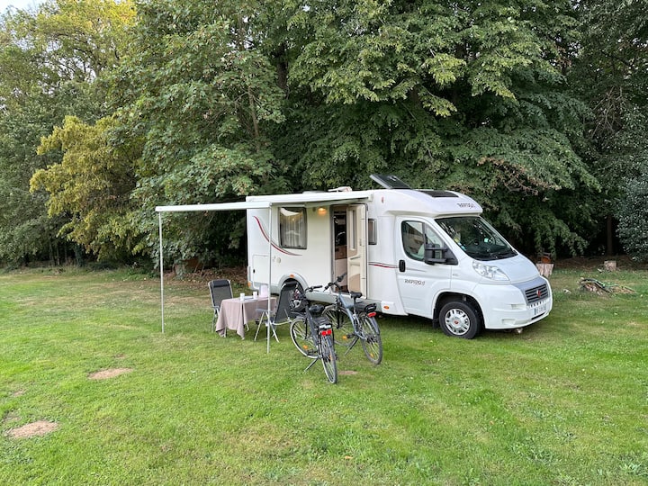 Venez Essayer Un Camping-car En Pleine Nature - Saint-Chéron