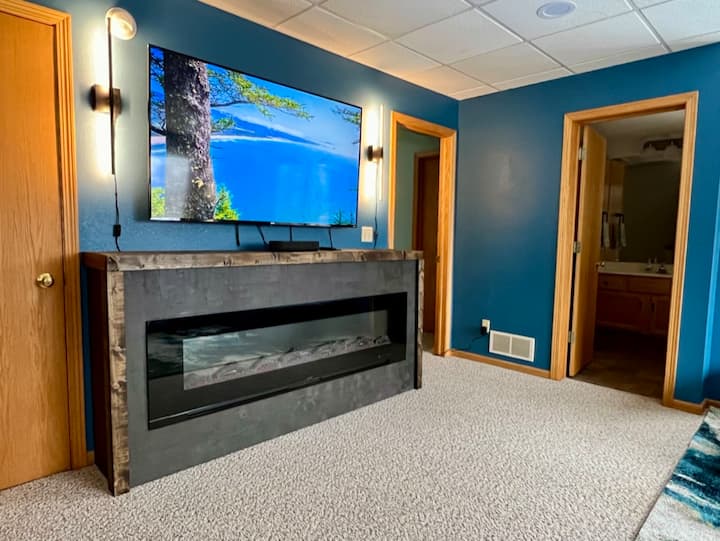 Lake Views | Hot Tub | Nature Retreat | Movie Room - Illinois