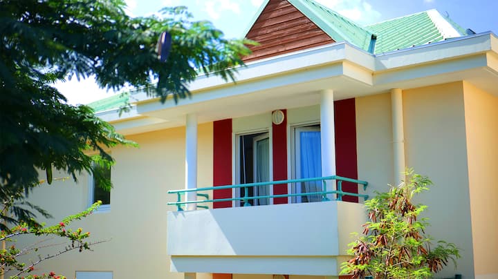 Le Roquefeuil T4 Duplex St-gilles - Saint-Gilles les Bains