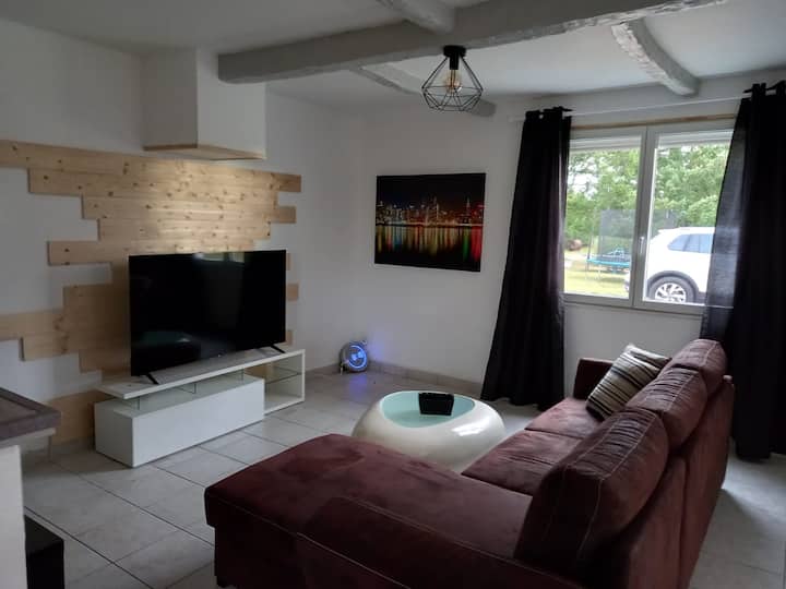 Gîte 7 Personnes Avec Terrasse Et Jardin - Pougues-les-Eaux