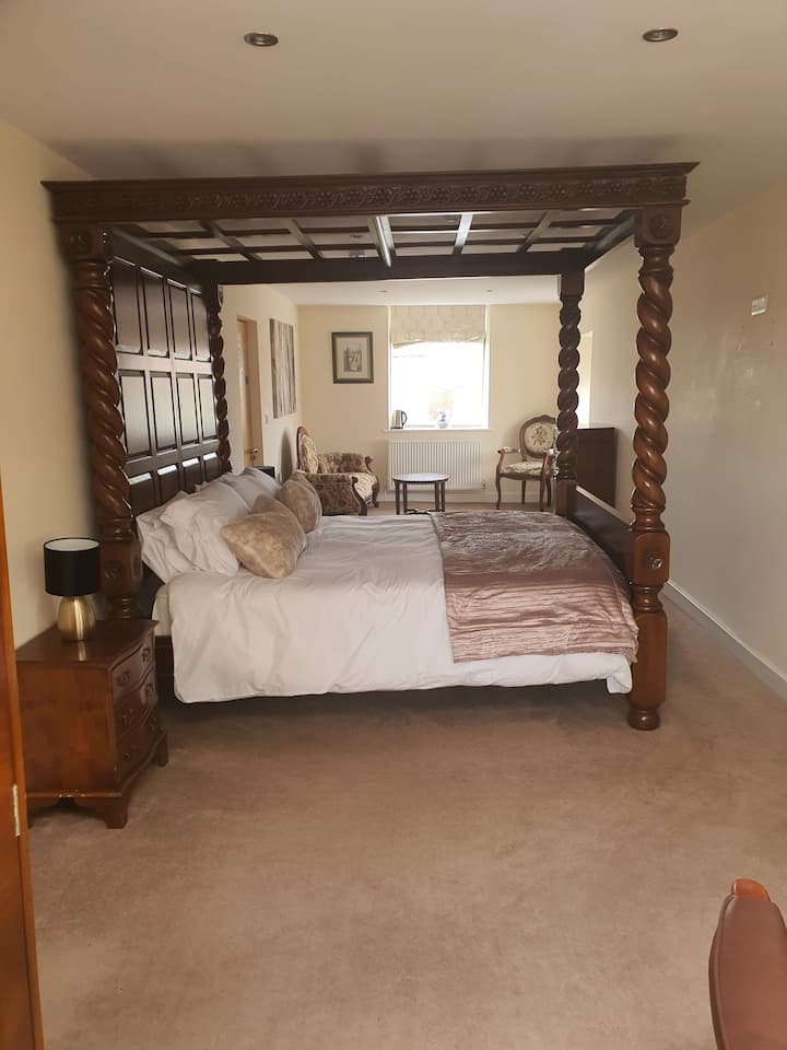 Four Poster Spacious Guest Room In Baildon Centre - Ilkley