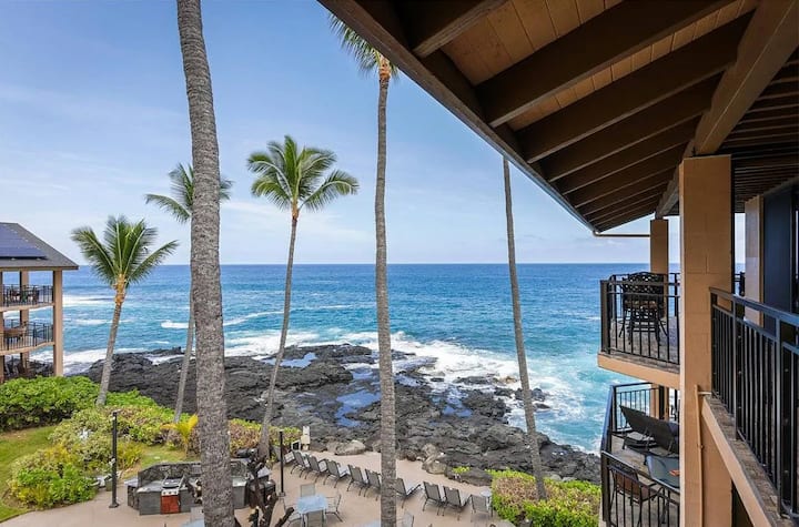 Oceanfront Lofted Penthouse! - Kailua-Kona, HI