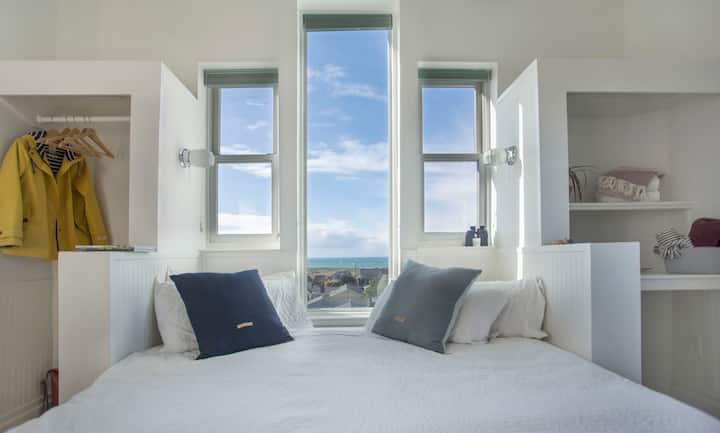 Seaglass Room In The Weller House Tower—ocean View - Fort Bragg, CA