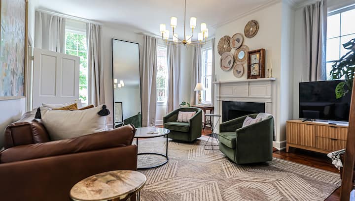 White House Estate In Landmark Historic District - Savannah, GA