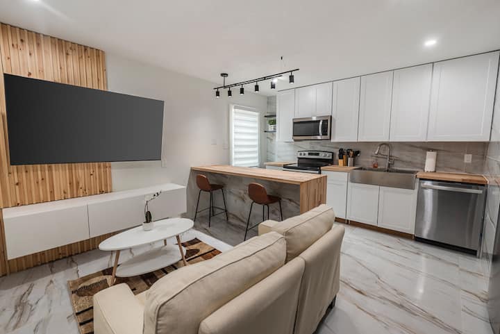 Chic Apt Close To Historic Downtown Biloxi - Biloxi, MS