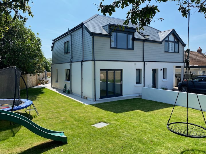 Modern And Spacious Family Home - Jersey