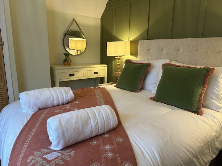 Cosy Retreat At Treetops - Stratford-upon-Avon