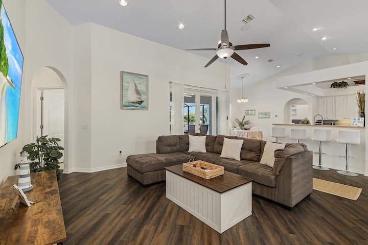 Cozy Villa Oasis | Salt Pool & Heated Spa| 4bd2ba - Cape Coral, FL