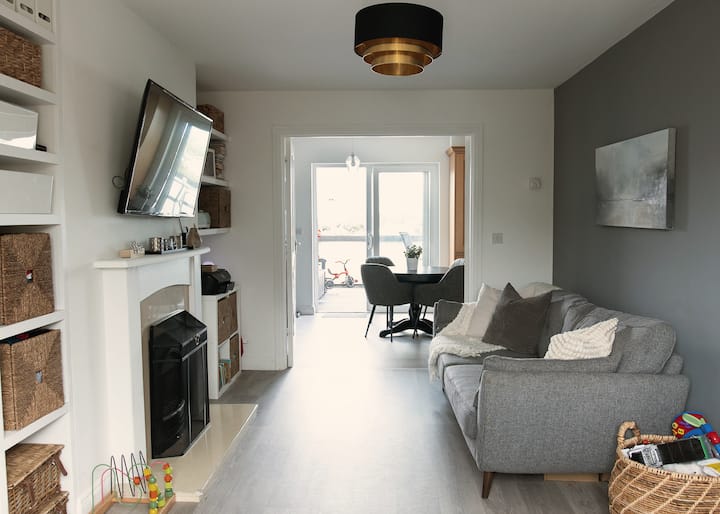 3 Bedroom Family Home With Sea And Mountain View - Wicklow