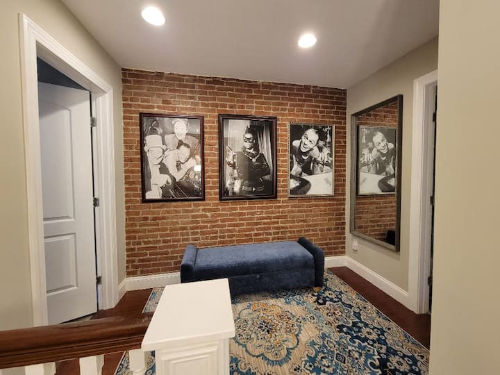 Marvel Vs Dc Historic Townhome W/hot Tub! - Harrisburg, PA