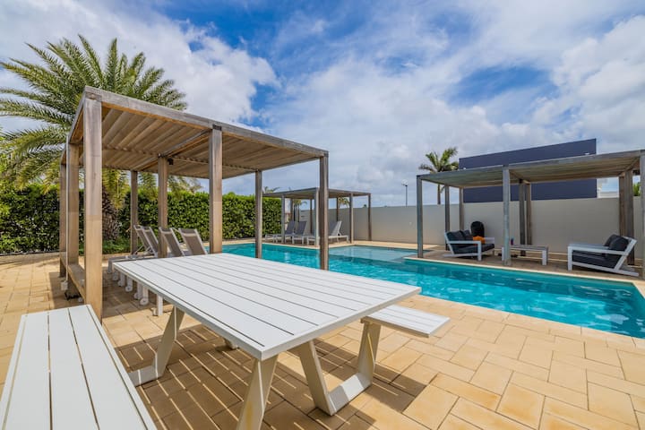 Serene Designer Gem ~ Walk To Beach & Strip ~ Pool - Aruba