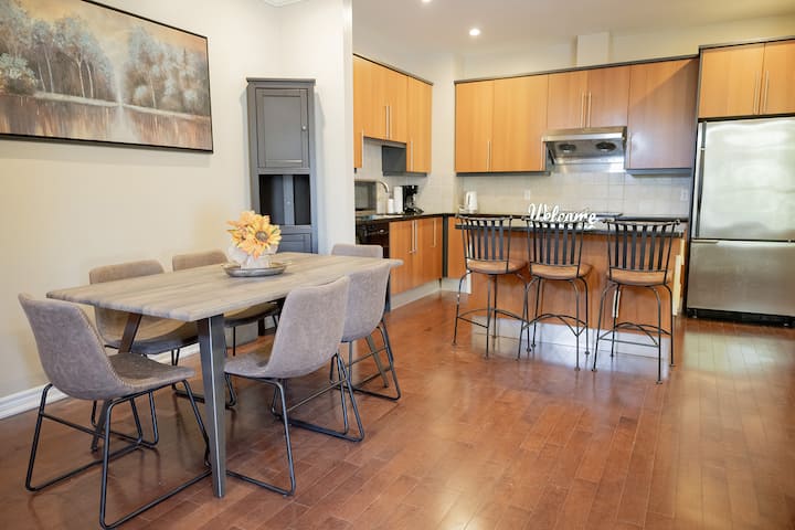 Elegant Stay: 3 Bedrooms Townhouse - Toronto