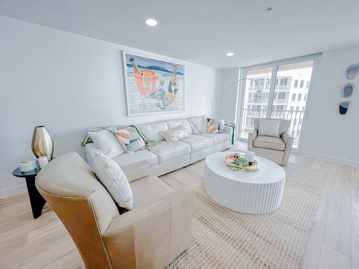 Star Of The Beach @Madeira Towers 3bed 2 Bath Pool - Treasure Island, FL