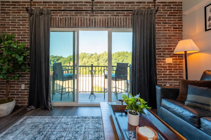 Modern 1br Flat: Free Parking, Ac, Getaway Ready! - Lynchburg