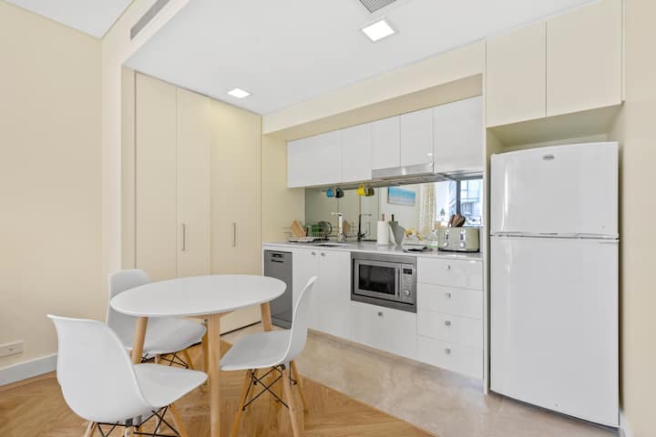 Sunny And Bright Apartment Self Catering - Moore Park