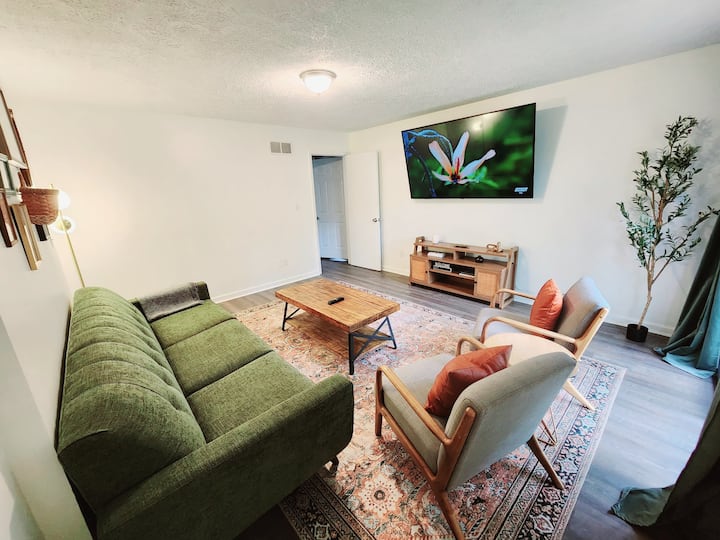 2 Spacious Rooms- 75in Tv- 10 Min To The Battery! - Marietta, GA