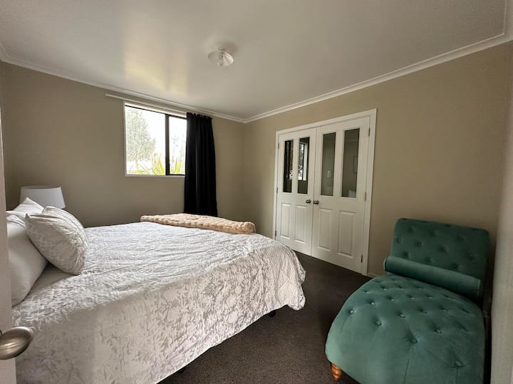Cozy Lakeside 2br With Spa Bath - Twizel