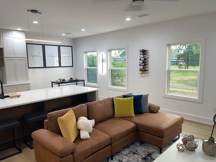 Downtown New 3 Story Sleeps 14 - Baton Rouge, LA