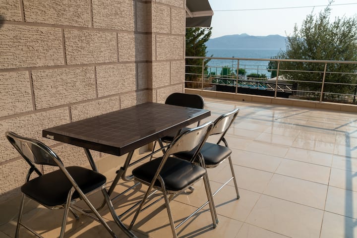 Urban Loft W/ Beach View - Saranda