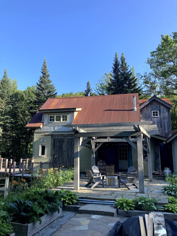 Reinvented New England Barn Skihome - Jay Peak Resort, Jay