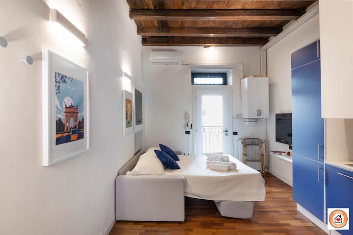 *Nid Milanais [Bocconi, Navigli, Duomo]* - Milan