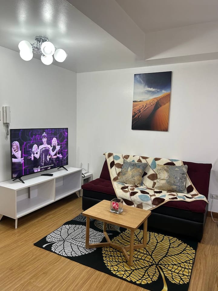Azure Staycation 2br W/ Balcony (Newly Renovated) - Las Piñas
