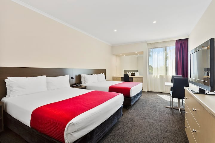 Deluxe Room With Two Queen Beds - Forest Hill