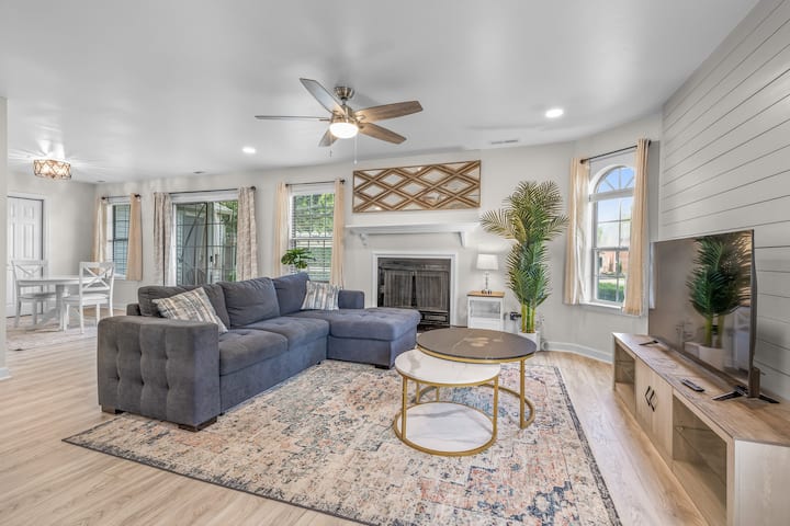 Chic 2 En Suite Condo! Family & Pet Friendly - Chesapeake, VA