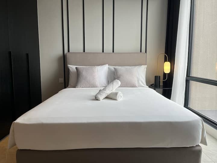 Awesome Axon Bukit Bintang 1 To 6 Pax - Klcc Trx -