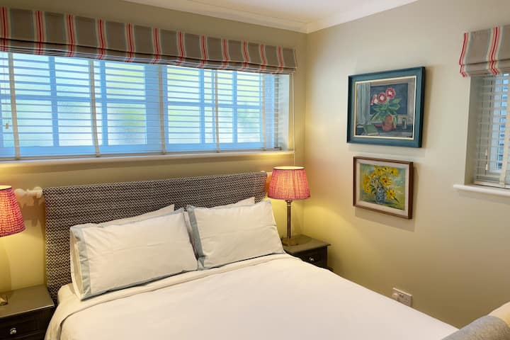 Coach House On Castelnau - London, UK