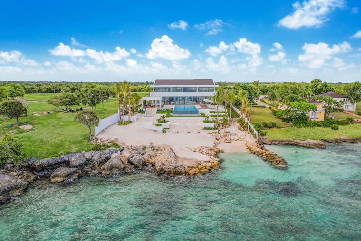 Caleton 24: Oceanfront W/ Beach, Pool, Full Staff - La Romana