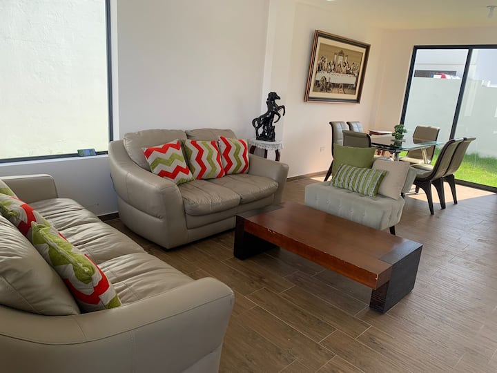 Casa Entera De Alquiler - Sangolqui