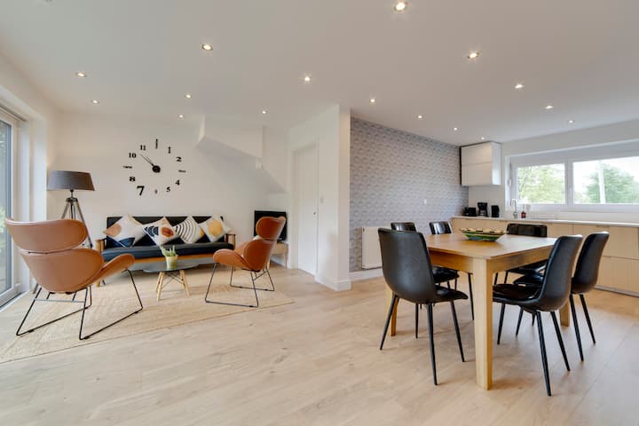 Modern & Spacious 3 Bed Home With Free Parking - Cambridgeshire