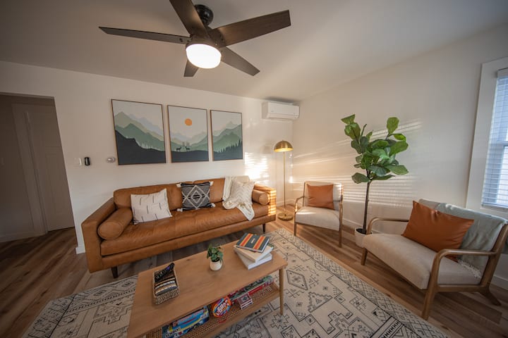 Centrally Located Cozy Modern Home In Bethel - Bethel, ME