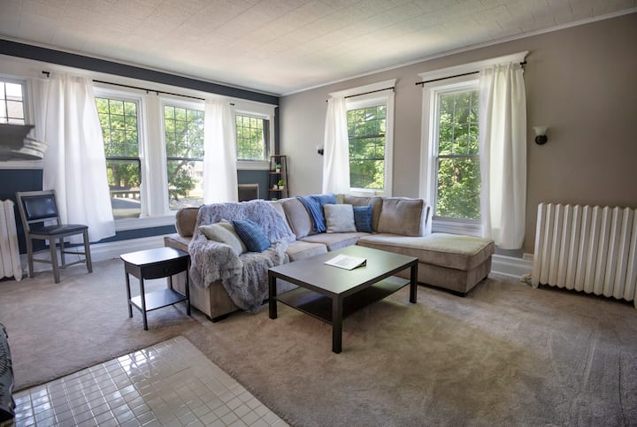 Apartment In Bloomington - Bloomington, IL