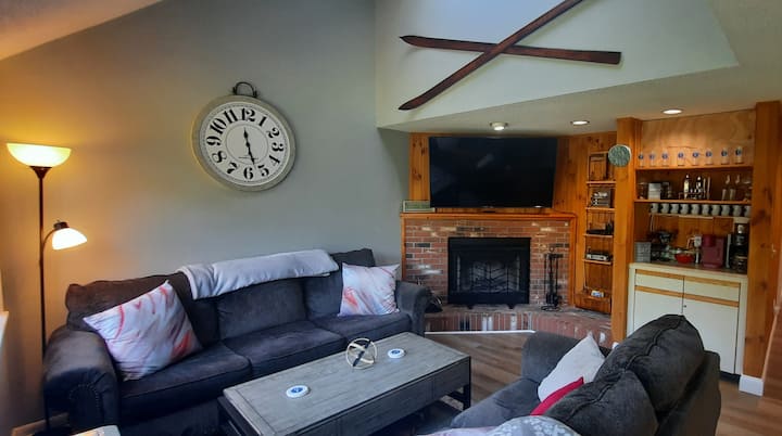 Cozy Condo On Campton Mt. Home-away-from-home - Campton, NH