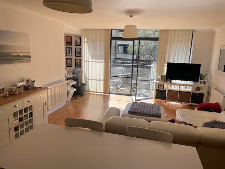 Lovely Spacious Riverside Property By Kew Gardens - Brentford