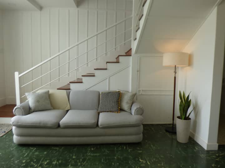 Bogana Haus | Apricus Room | Best In Town ! - Costa Rica