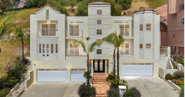 Highly Rated 3 Story House Voted By Guests - Calabasas, CA
