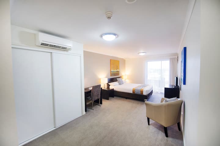 Gladstone City Central Hotel Studio - Gladstone